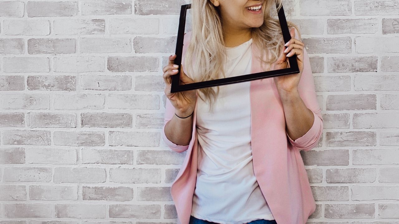 7 Amazing Video Backdrop Ideas For YouTube and Zoom