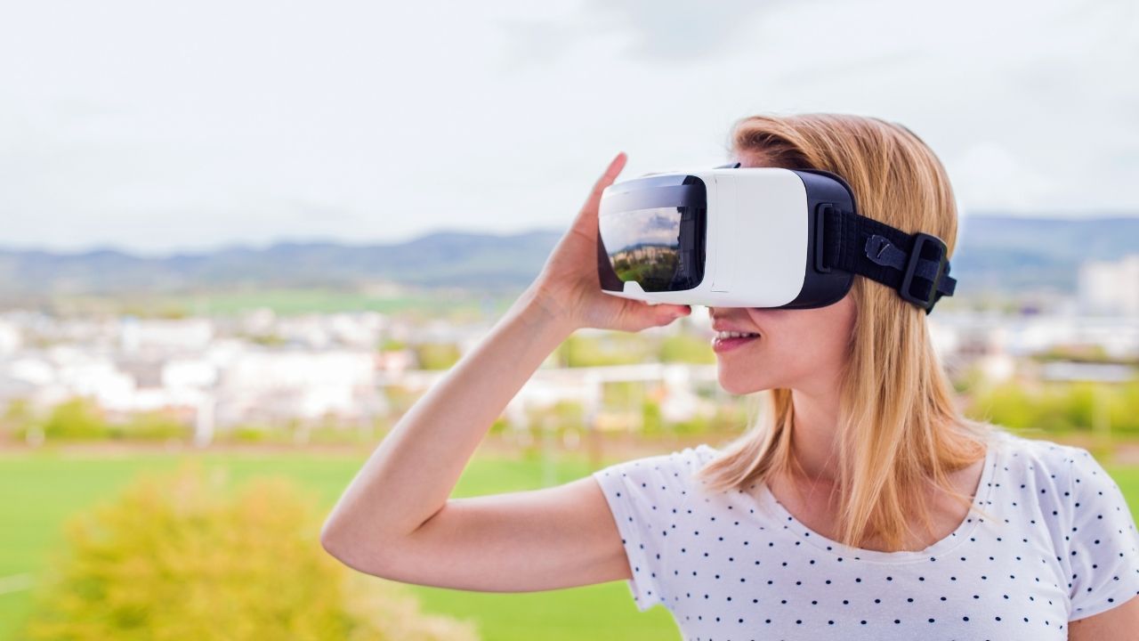 5 Reasons You Can’t Use Your VR Headset Outside (And How To Overcome Them)